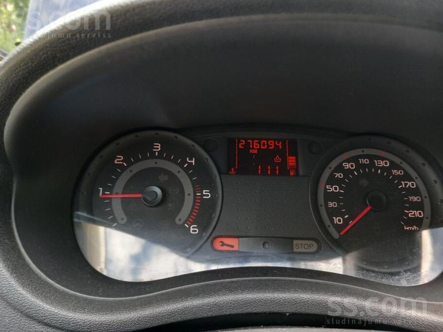 Zils Renault Clio 2006 Talsi, ar dzinēja tilpumu 1.50 L un nobraukumu 276 tūkst. km par 290 €, foto 7 vietnē AUTOMOTO.COM.LV