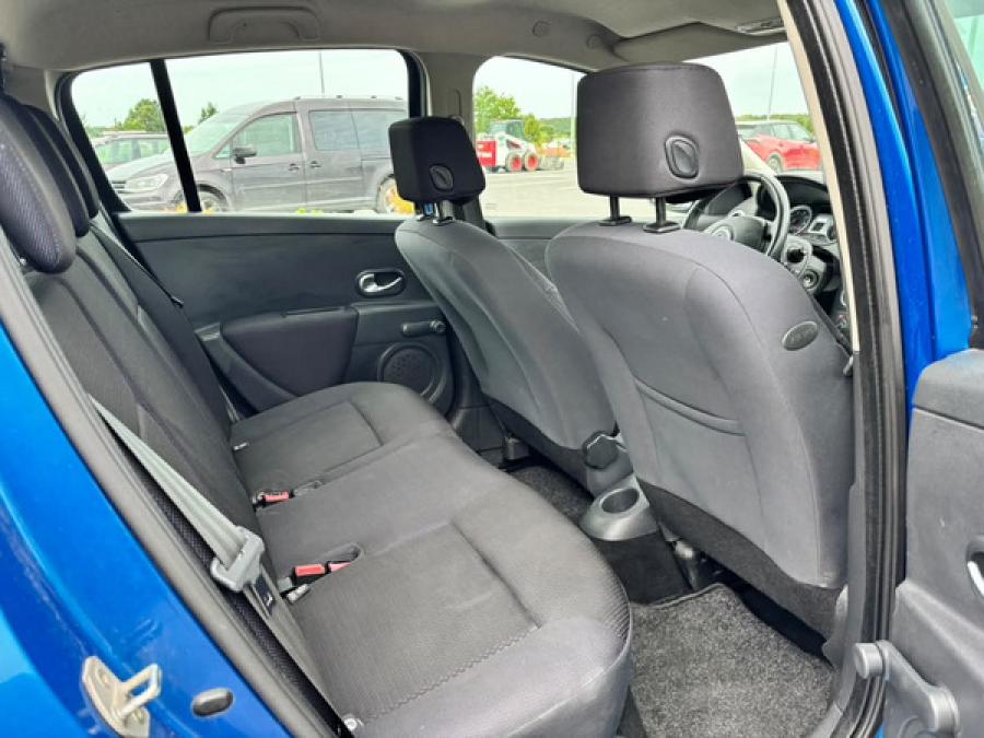 Blue Renault Clio 2006 in Narva, with an engine capacity of 1.10 L and mileage of 170 thousand km for 1200 €, photo 4 on AUTOMOTO.COM.LV