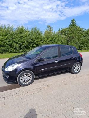 Zils Renault Clio 2006 Viļņa, ar dzinēja tilpumu 1.40 L un nobraukumu 284 tūkst. km par 1350 €, foto  vietnē AUTOMOTO.COM.LV