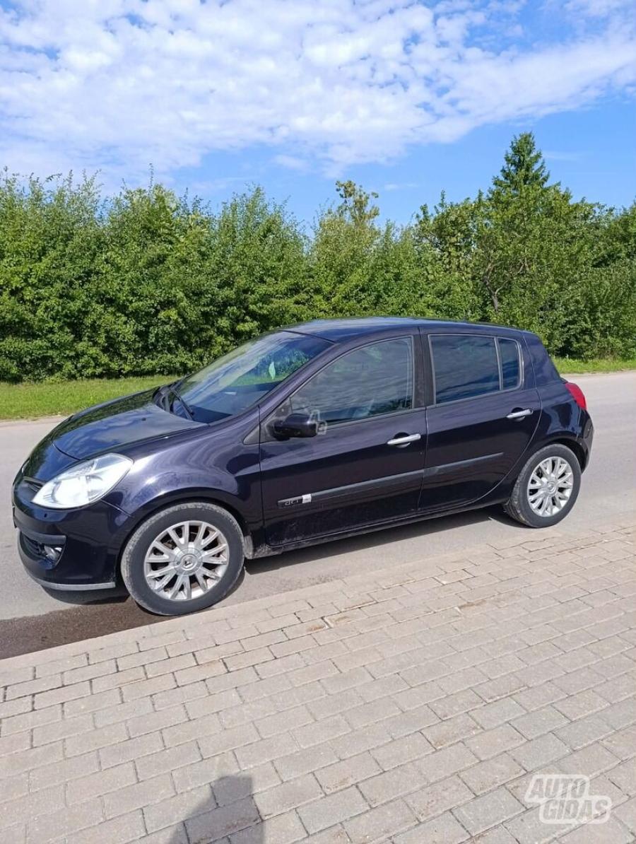 Zils Renault Clio 2006 Viļņa, ar dzinēja tilpumu 1.40 L un nobraukumu 284 tūkst. km par 1350 €, foto 1 vietnē AUTOMOTO.COM.LV