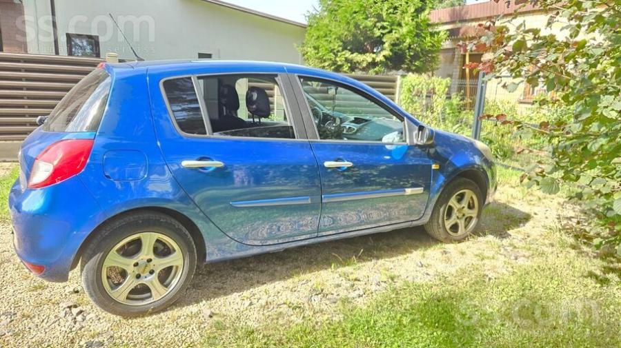 Blue Renault Clio 2011 in Jelgava, with an engine capacity of 1.20 L and mileage of 185 thousand km for 3800 €, photo 3 on AUTOMOTO.COM.LV