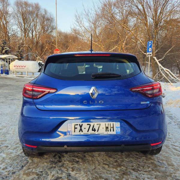 Blue Renault Clio 2021 in Vilnius, with an engine capacity of 1.60 L and mileage of 24 thousand km for 13000 €, photo 6 on AUTOMOTO.COM.LV