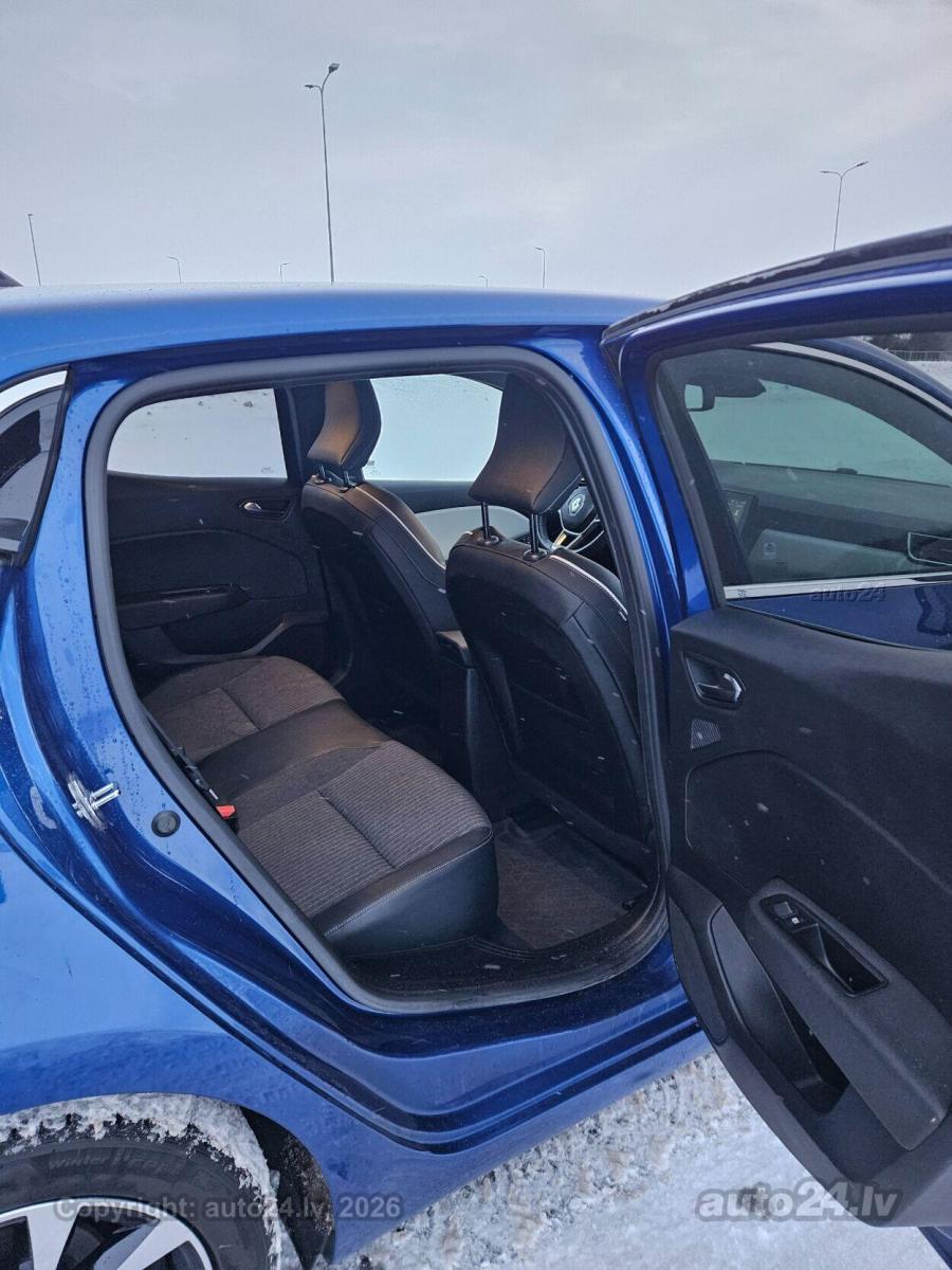 Blue Renault Clio 2022 in Riga, with an engine capacity of 1.60 L and mileage of 69 thousand km for 15000 €, photo 10 on AUTOMOTO.COM.LV