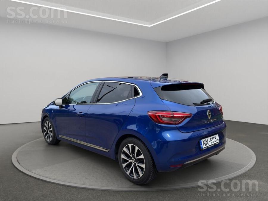 Blue Renault Clio 2023 in Riga, with an engine capacity of 1.60 L and mileage of 67 thousand km for 13495 €, photo 5 on AUTOMOTO.COM.LV