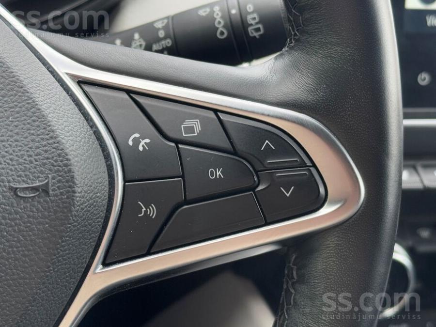 Blue Renault Clio 2023 in Riga, with an engine capacity of 1.60 L and mileage of 67 thousand km for 13495 €, photo 18 on AUTOMOTO.COM.LV