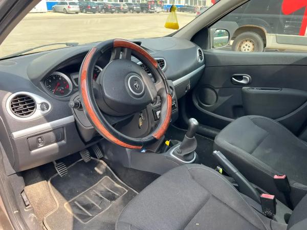 Brown Renault Clio 2010 in Marupe, with an engine capacity of 1.50 L and mileage of 280 thousand km for 1500 €, photo 6 on AUTOMOTO.COM.LV