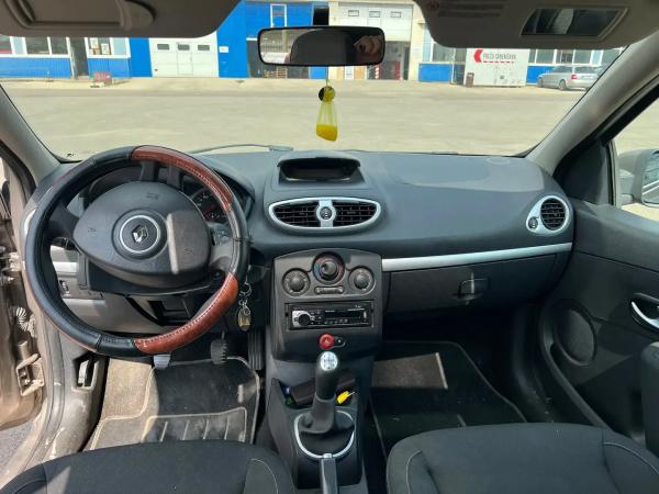 Brown Renault Clio 2010 in Marupe, with an engine capacity of 1.50 L and mileage of 280 thousand km for 1500 €, photo 8 on AUTOMOTO.COM.LV