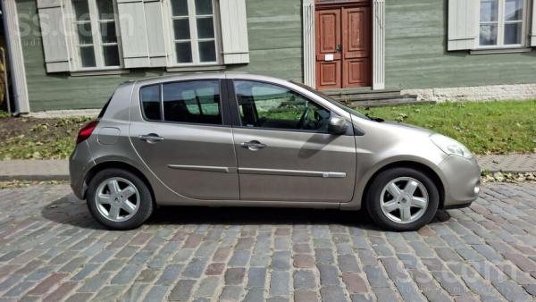 Brown Renault Clio 2010 in Riga, with an engine capacity of 1.50 L and mileage of 254 thousand km for 1500 €, photo 1 on AUTOMOTO.COM.LV