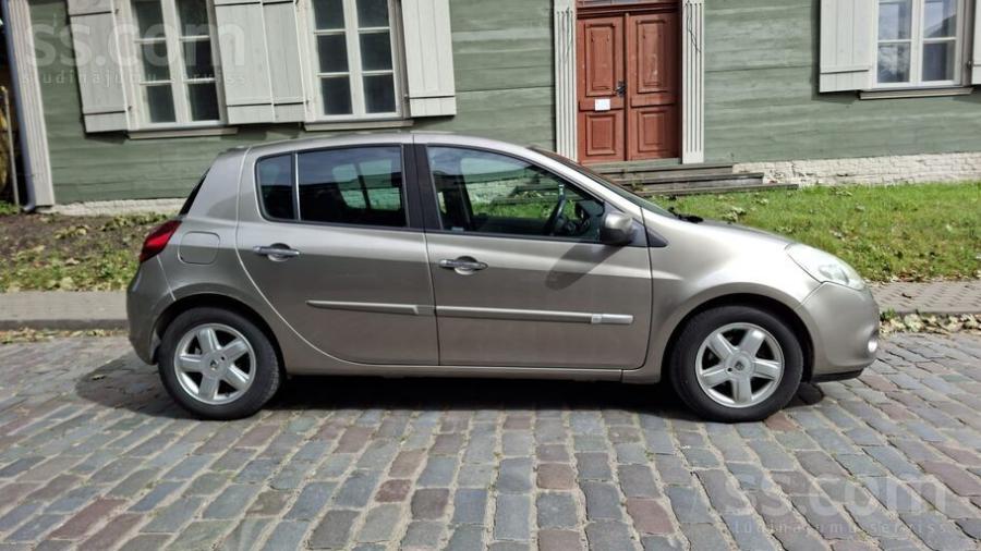 Brown Renault Clio 2010 in Riga, with an engine capacity of 1.50 L and mileage of 254 thousand km for 1500 €, photo 1 on AUTOMOTO.COM.LV