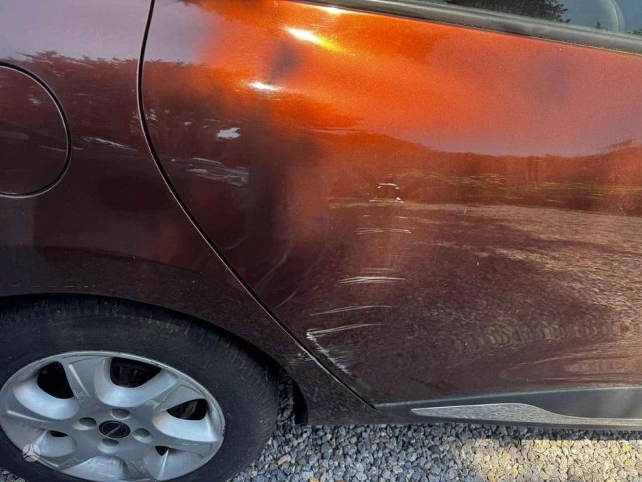 Brown Renault Clio 2014 in Kaunas, with an engine capacity of 1.46 L and mileage of 240 thousand km for 3000 €, photo 7 on AUTOMOTO.COM.LV