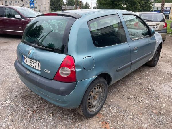Green Renault Clio 2005 in Riga, with an engine capacity of 1.20 L and mileage of 227 thousand km for 350 €, photo 3 on AUTOMOTO.COM.LV