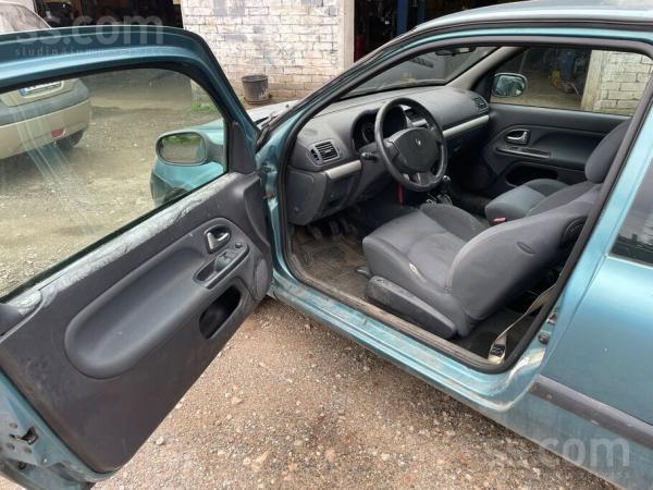 Green Renault Clio 2005 in Riga, with an engine capacity of 1.20 L and mileage of 227 thousand km for 350 €, photo 5 on AUTOMOTO.COM.LV