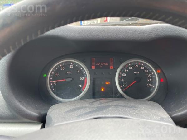 Green Renault Clio 2005 in Riga, with an engine capacity of 1.20 L and mileage of 227 thousand km for 350 €, photo 6 on AUTOMOTO.COM.LV