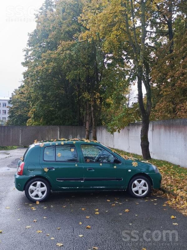 Green Renault Clio 2007 in Riga, with an engine capacity of 1.20 L and mileage of 340 thousand km for 250 €, photo 1 on AUTOMOTO.COM.LV