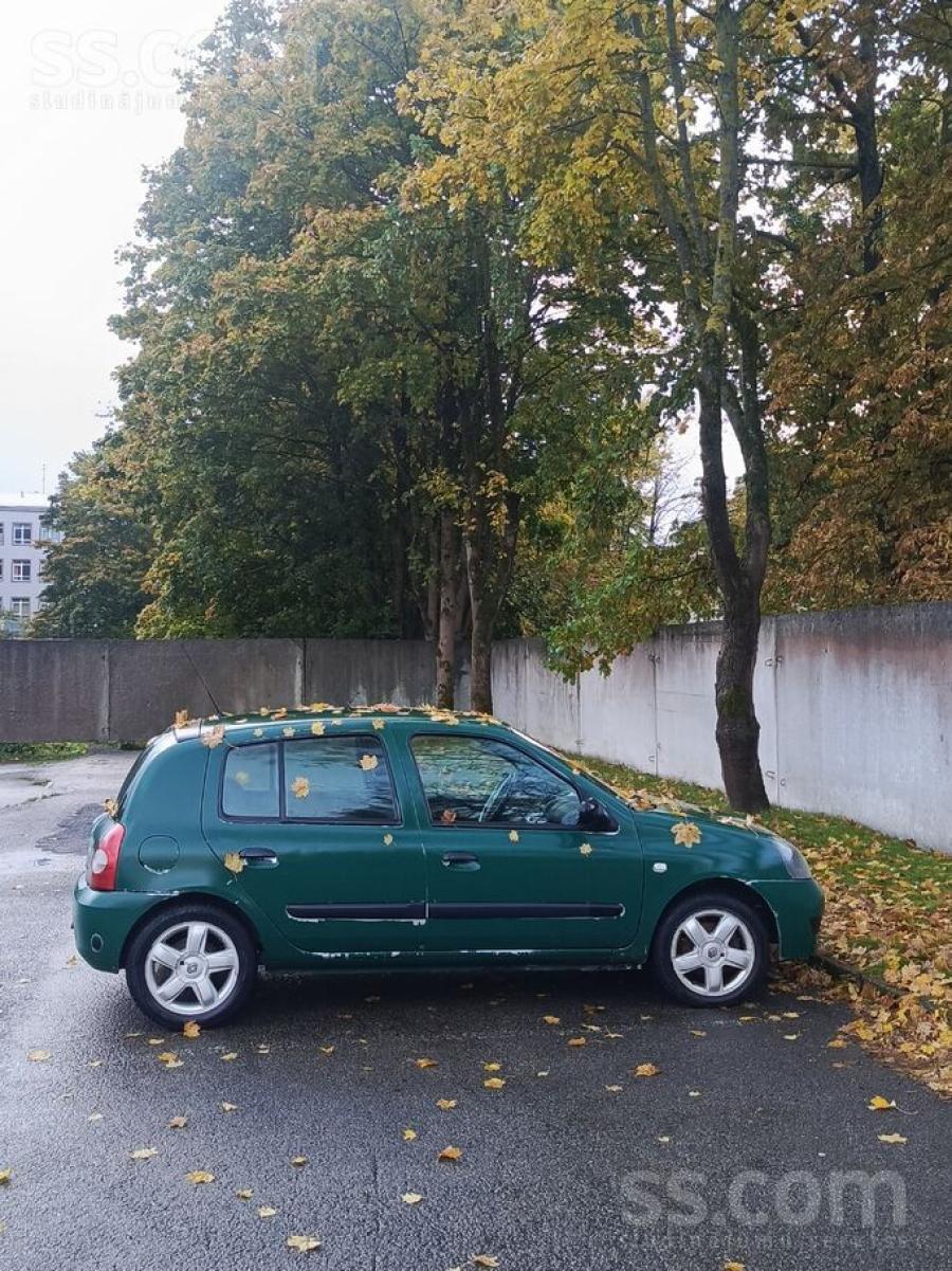 Green Renault Clio 2007 in Riga, with an engine capacity of 1.20 L and mileage of 340 thousand km for 250 €, photo 1 on AUTOMOTO.COM.LV