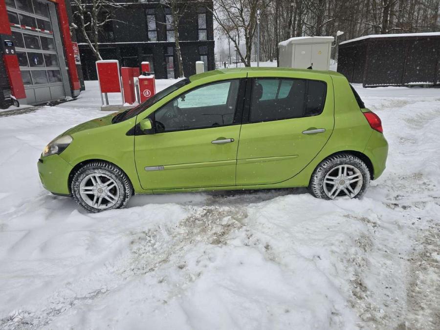 Zaļš Renault Clio 2010 Viļņa, ar dzinēja tilpumu 1.15 L un nobraukumu 297 tūkst. km par 1000 €, foto 2 vietnē AUTOMOTO.COM.LV
