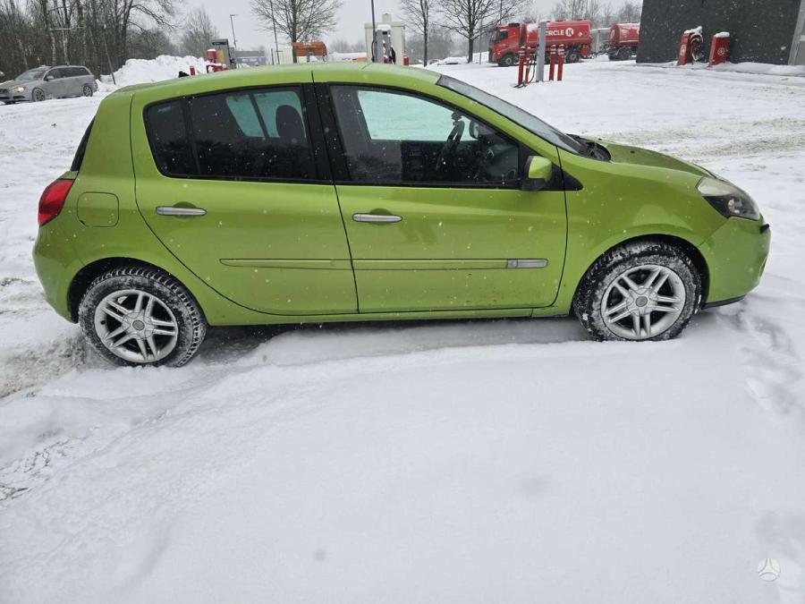 Zaļš Renault Clio 2010 Viļņa, ar dzinēja tilpumu 1.15 L un nobraukumu 297 tūkst. km par 1000 €, foto 5 vietnē AUTOMOTO.COM.LV