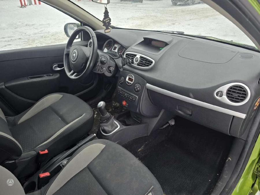 Zaļš Renault Clio 2010 Viļņa, ar dzinēja tilpumu 1.15 L un nobraukumu 297 tūkst. km par 1000 €, foto 8 vietnē AUTOMOTO.COM.LV