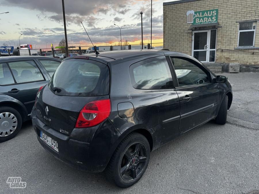 Grey Renault Clio 2008 in Panevezys, with an engine capacity of 1.50 L and mileage of 205 thousand km for 450 €, photo 5 on AUTOMOTO.COM.LV