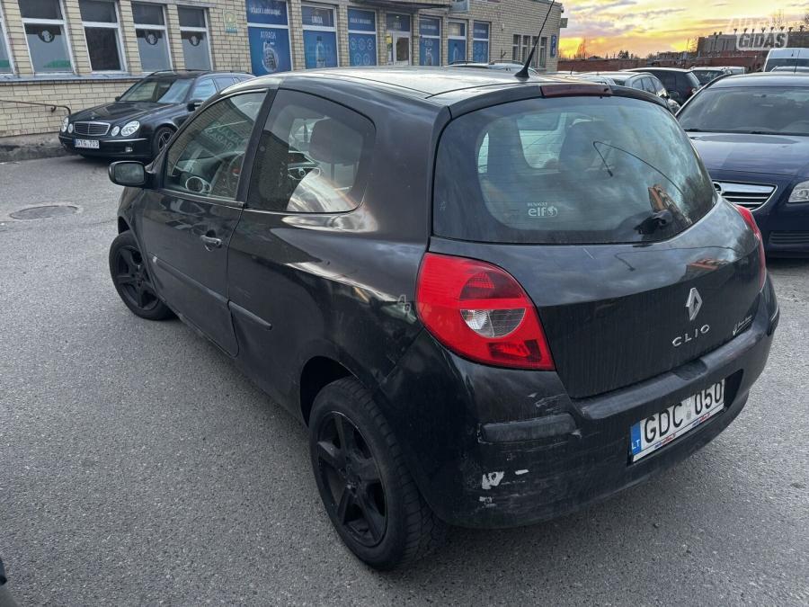Grey Renault Clio 2008 in Panevezys, with an engine capacity of 1.50 L and mileage of 205 thousand km for 450 €, photo 6 on AUTOMOTO.COM.LV