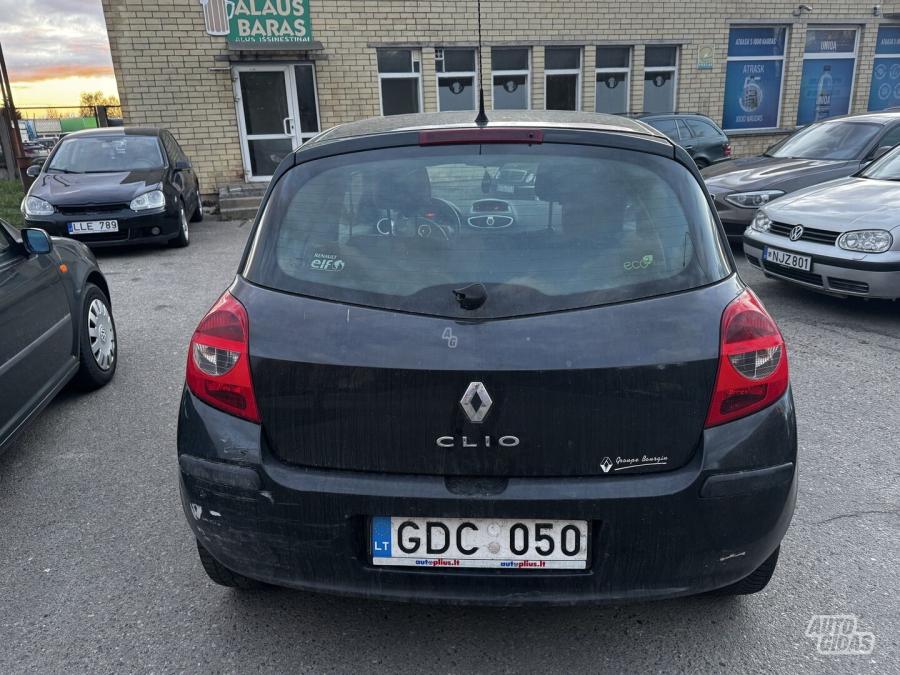 Grey Renault Clio 2008 in Panevezys, with an engine capacity of 1.50 L and mileage of 205 thousand km for 450 €, photo 7 on AUTOMOTO.COM.LV