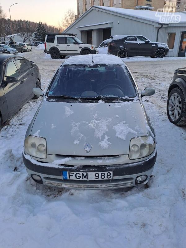 Grey Renault Clio 2000 in Vilnius, with an engine capacity of 1.40 L and mileage of 144 thousand km for 600 €, photo 1 on AUTOMOTO.COM.LV