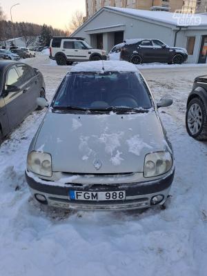 Grey Renault Clio 2000 in Vilnius, with an engine capacity of 1.40 L and mileage of 144 thousand km for 600 €, photo  on AUTOMOTO.COM.LV