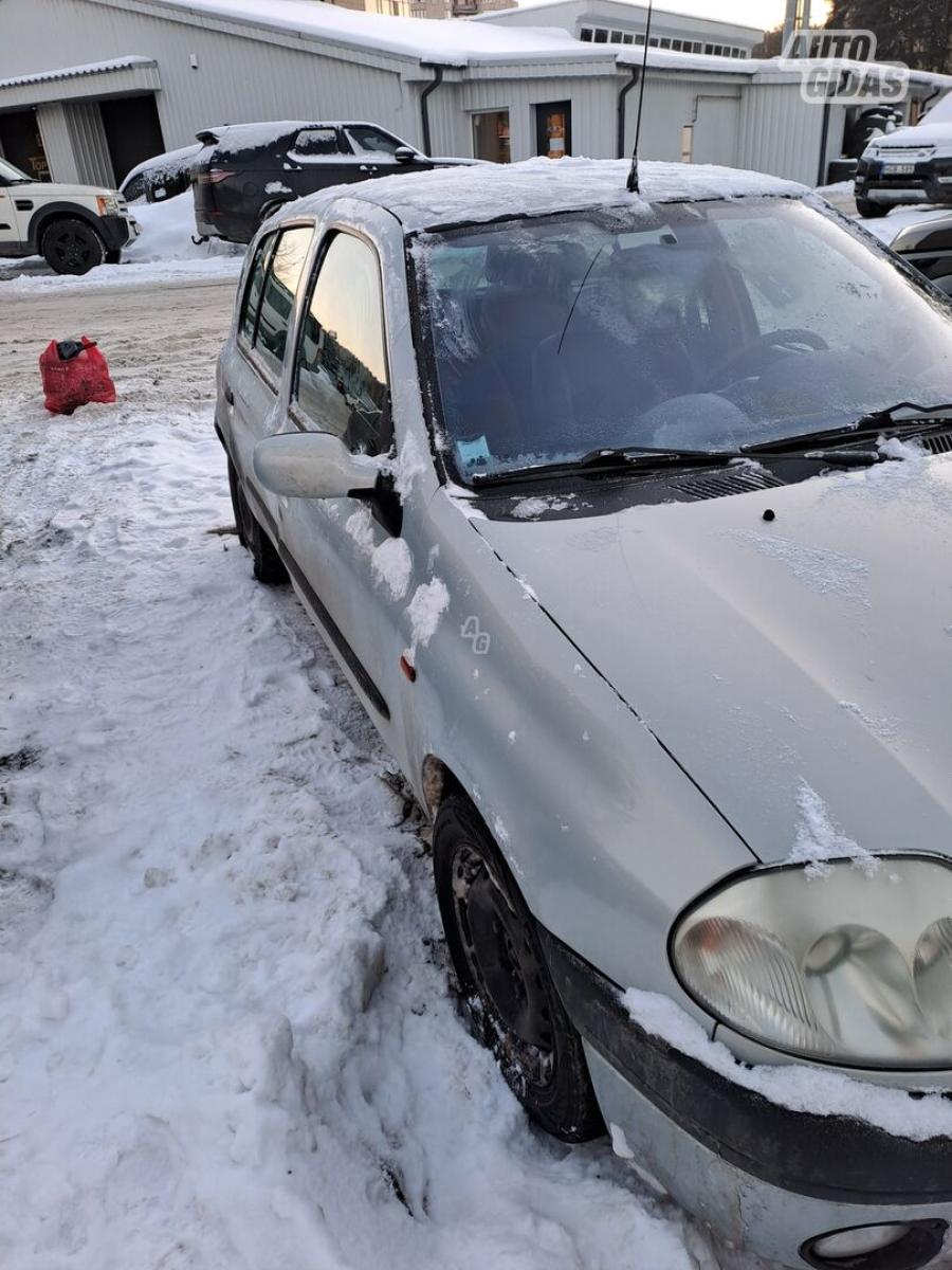 Grey Renault Clio 2000 in Vilnius, with an engine capacity of 1.40 L and mileage of 144 thousand km for 600 €, photo 3 on AUTOMOTO.COM.LV