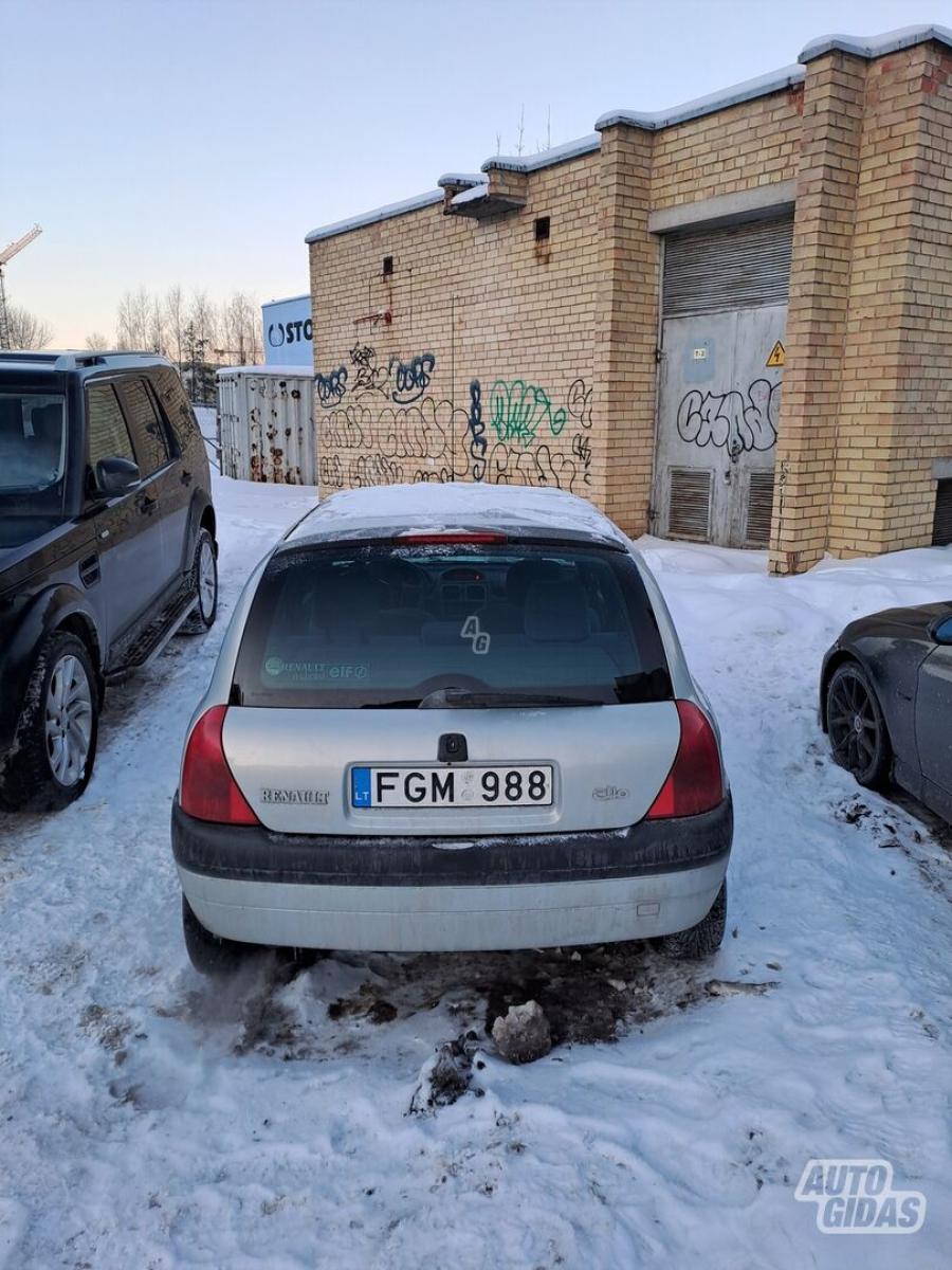 Grey Renault Clio 2000 in Vilnius, with an engine capacity of 1.40 L and mileage of 144 thousand km for 600 €, photo 4 on AUTOMOTO.COM.LV