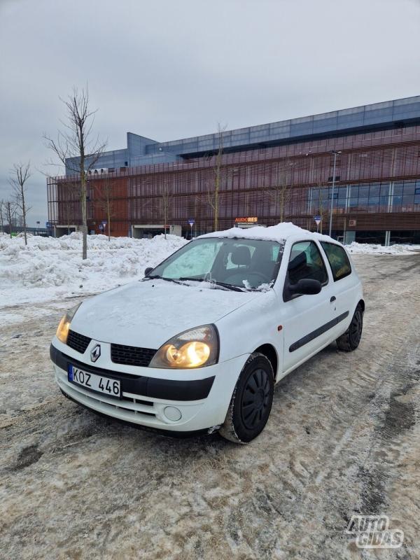 Pelēks Renault Clio 2001 Klaipėda, ar dzinēja tilpumu 1.10 L un nobraukumu 37 tūkst. km par 700 €, foto 1 vietnē AUTOMOTO.COM.LV