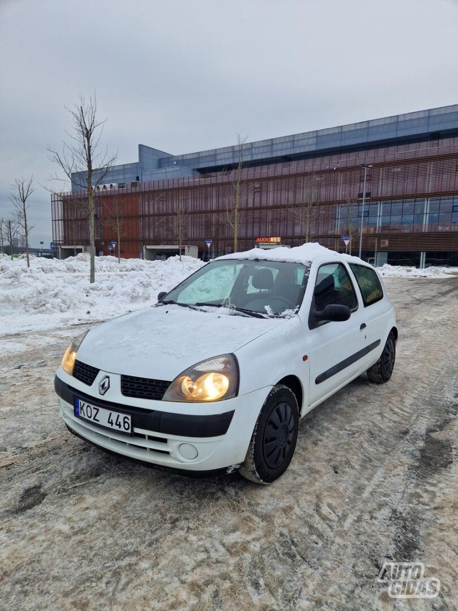 Pelēks Renault Clio 2001 Klaipėda, ar dzinēja tilpumu 1.10 L un nobraukumu 37 tūkst. km par 700 €, foto 1 vietnē AUTOMOTO.COM.LV
