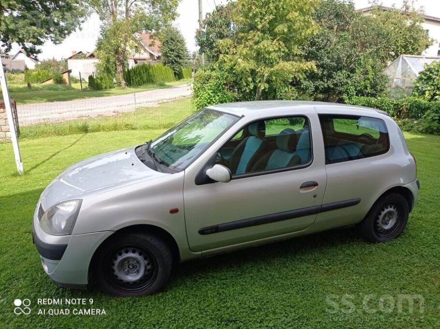 Grey Renault Clio 2002 in Riga, with an engine capacity of 1.20 L and mileage of 140 thousand km for 650 €, photo 1 on AUTOMOTO.COM.LV