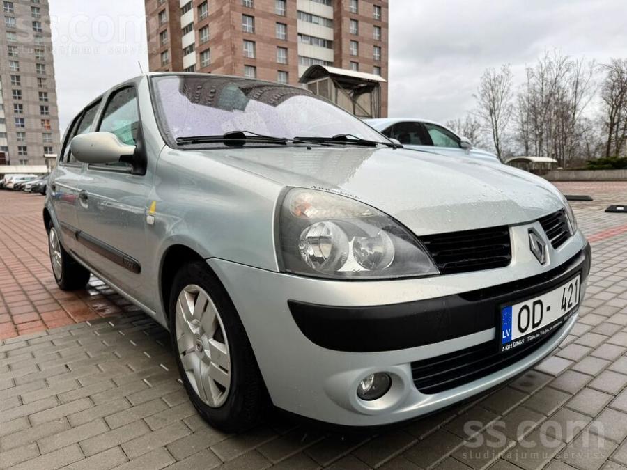 Pelēks Renault Clio 2004 Rīga, ar dzinēja tilpumu 1.20 L un nobraukumu 0 tūkst. km par 2200 €, foto 1 vietnē AUTOMOTO.COM.LV