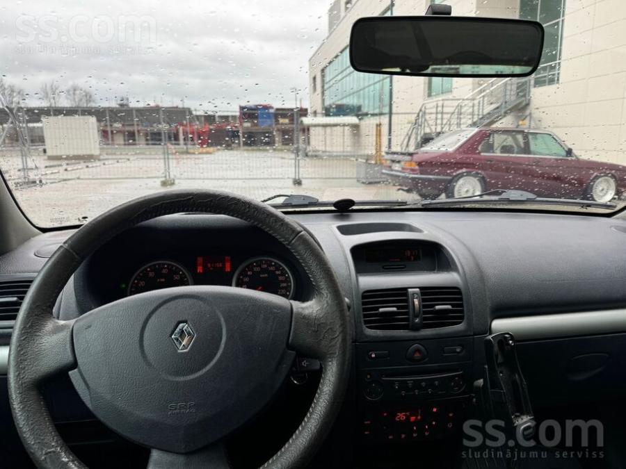 Pelēks Renault Clio 2004 Rīga, ar dzinēja tilpumu 1.20 L un nobraukumu 0 tūkst. km par 2200 €, foto 4 vietnē AUTOMOTO.COM.LV