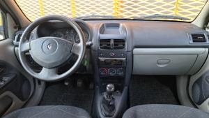 Grey Renault Clio 2004 in Riga, with an engine capacity of 1.20 L and mileage of 179 thousand km for 1550 €, photo 3 on AUTOMOTO.COM.LV