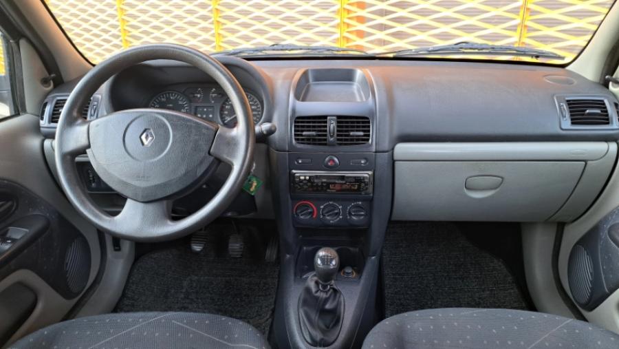 Grey Renault Clio 2004 in Riga, with an engine capacity of 1.20 L and mileage of 179 thousand km for 1550 €, photo 3 on AUTOMOTO.COM.LV