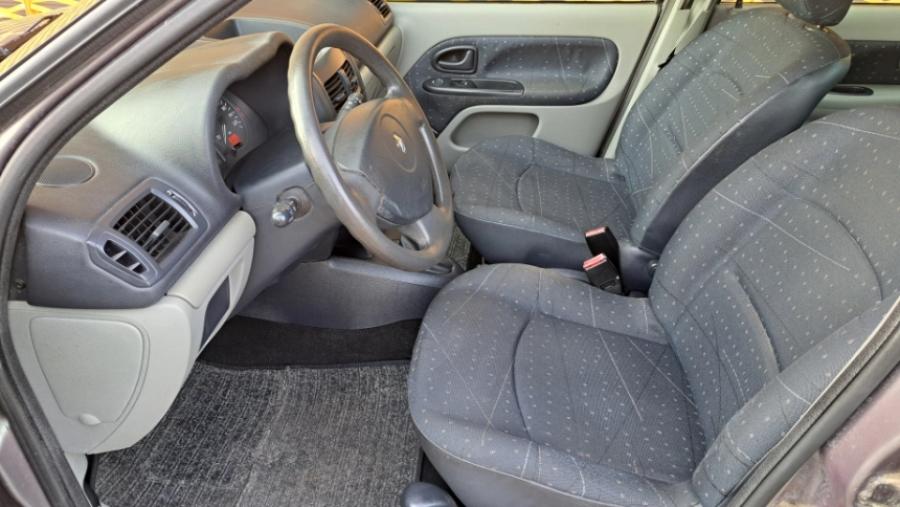 Grey Renault Clio 2004 in Riga, with an engine capacity of 1.20 L and mileage of 179 thousand km for 1550 €, photo 5 on AUTOMOTO.COM.LV