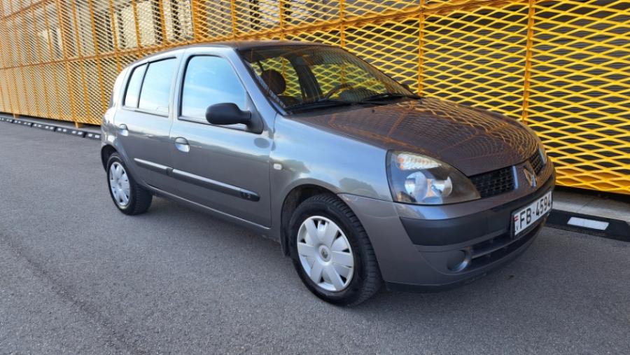 Grey Renault Clio 2004 in Riga, with an engine capacity of 1.20 L and mileage of 179 thousand km for 1550 €, photo 9 on AUTOMOTO.COM.LV