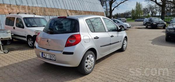 Grey Renault Clio 2006 in Valmiera, with an engine capacity of 1.20 L and mileage of 257 thousand km for 1250 €, photo 3 on AUTOMOTO.COM.LV