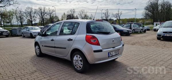 Grey Renault Clio 2006 in Valmiera, with an engine capacity of 1.20 L and mileage of 257 thousand km for 1250 €, photo 4 on AUTOMOTO.COM.LV