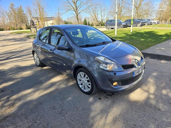 Grey Renault Clio 2006 in Radviliskis, with an engine capacity of 1.50 L and mileage of 312 thousand km for 1330 €, photo 2 on AUTOMOTO.COM.LV