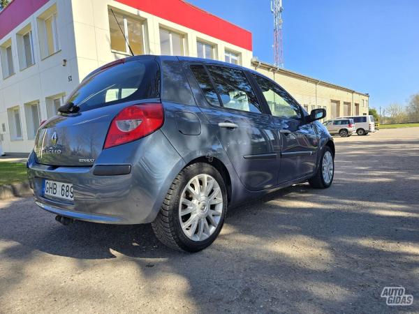 Grey Renault Clio 2006 in Radviliskis, with an engine capacity of 1.50 L and mileage of 312 thousand km for 1330 €, photo 7 on AUTOMOTO.COM.LV