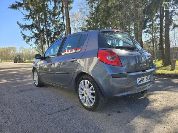 Grey Renault Clio 2006 in Radviliskis, with an engine capacity of 1.50 L and mileage of 312 thousand km for 1330 €, photo 8 on AUTOMOTO.COM.LV