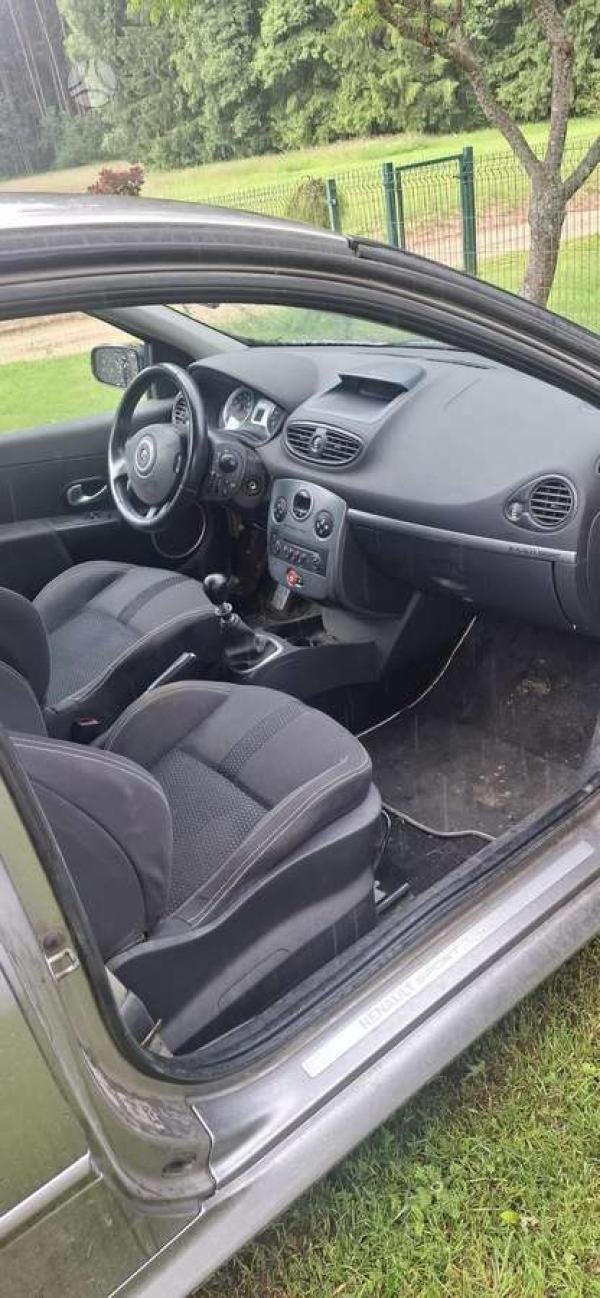 Grey Renault Clio 2006 in Sakiai, with an engine capacity of 2.00 L and mileage of 242 thousand km for 4900 €, photo 4 on AUTOMOTO.COM.LV
