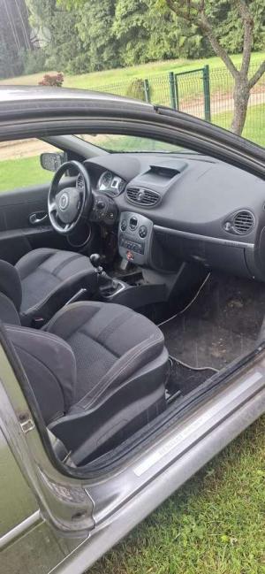 Grey Renault Clio 2006 in Sakiai, with an engine capacity of 2.00 L and mileage of 242 thousand km for 4900 €, photo 5 on AUTOMOTO.COM.LV