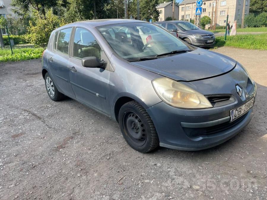 Pelēks Renault Clio 2006 Rīga, ar dzinēja tilpumu 1.10 L un nobraukumu 345 tūkst. km par 350 €, foto 1 vietnē AUTOMOTO.COM.LV