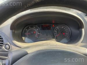 Pelēks Renault Clio 2006 Rīga, ar dzinēja tilpumu 1.10 L un nobraukumu 345 tūkst. km par 350 €, foto 7 vietnē AUTOMOTO.COM.LV