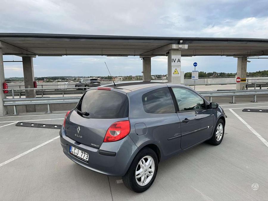 Серый Рено Клио 2006 в Вильнюс, объемом двигателя 1.46 л и пробегом 327 тыс. км за 1250 €, фото 7 на AUTOMOTO.COM.LV