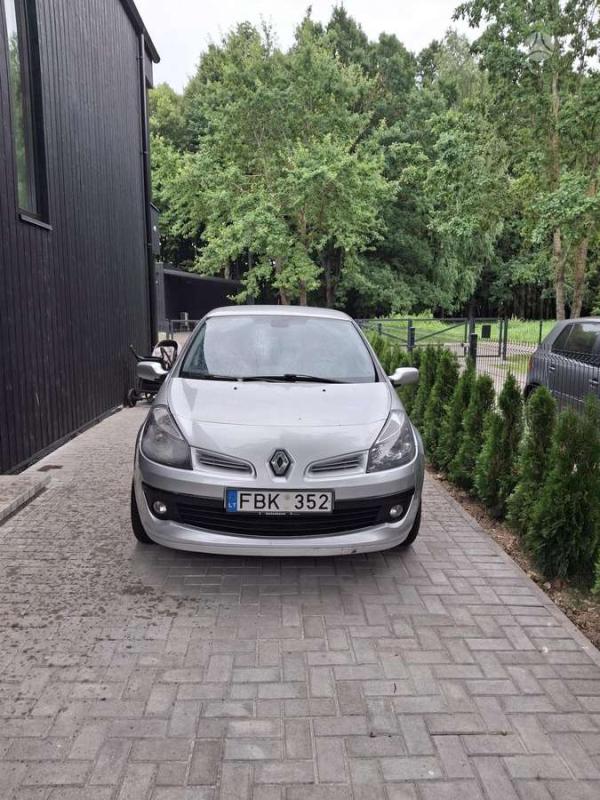 Renault Clio 2006 Kauņa vietnē Pelēks Renault Clio 2006 Kauņa, ar dzinēja tilpumu 2.00 L un nobraukumu 108 tūkst. km par 2500 €, foto 1 vietnē AUTOMOTO.COM.LV