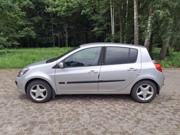 Renault Clio 2006 Kauņa vietnē Pelēks Renault Clio 2006 Kauņa, ar dzinēja tilpumu 2.00 L un nobraukumu 108 tūkst. km par 2500 €, foto 3 vietnē AUTOMOTO.COM.LV